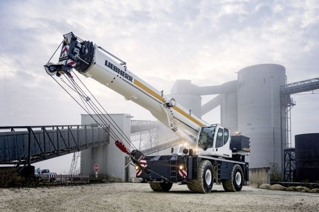 Explore Alfasi Crane Fleet for Superior Lifting Power